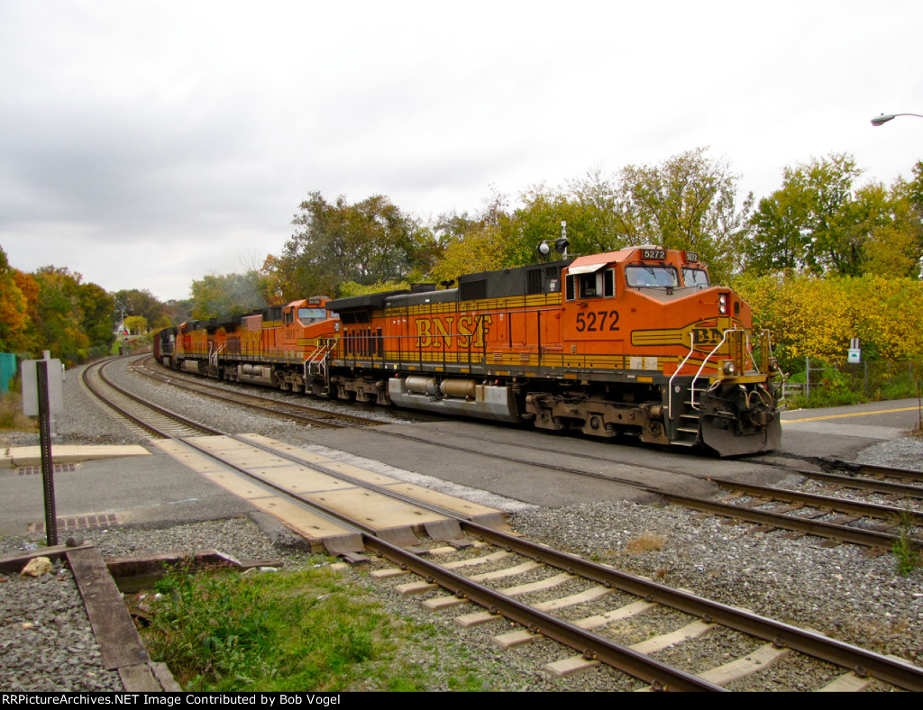 BNSF 5272 and 5610